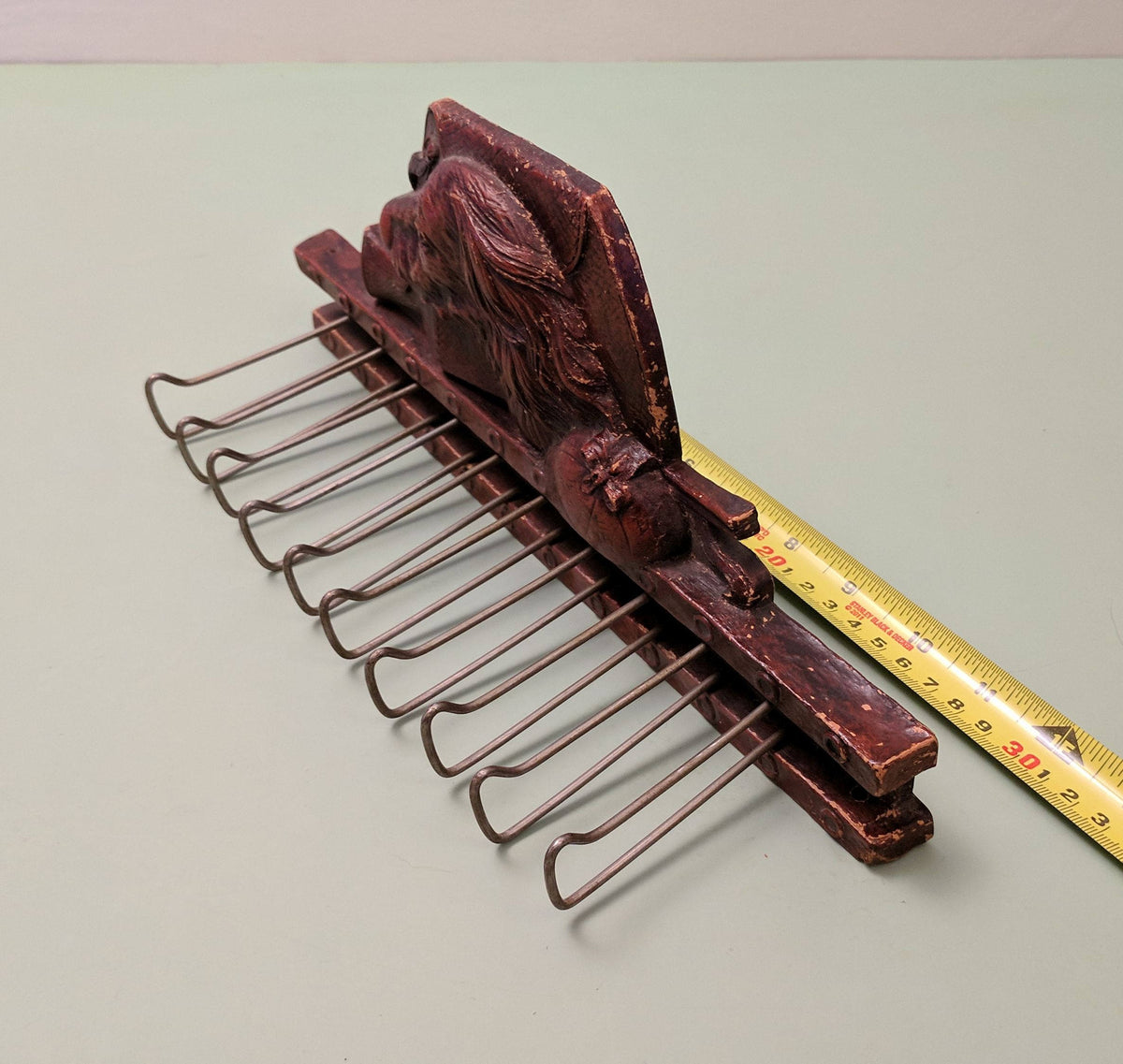 Syroco Pressed Wood hunting scene belt and tie rack F*S – Reticulum