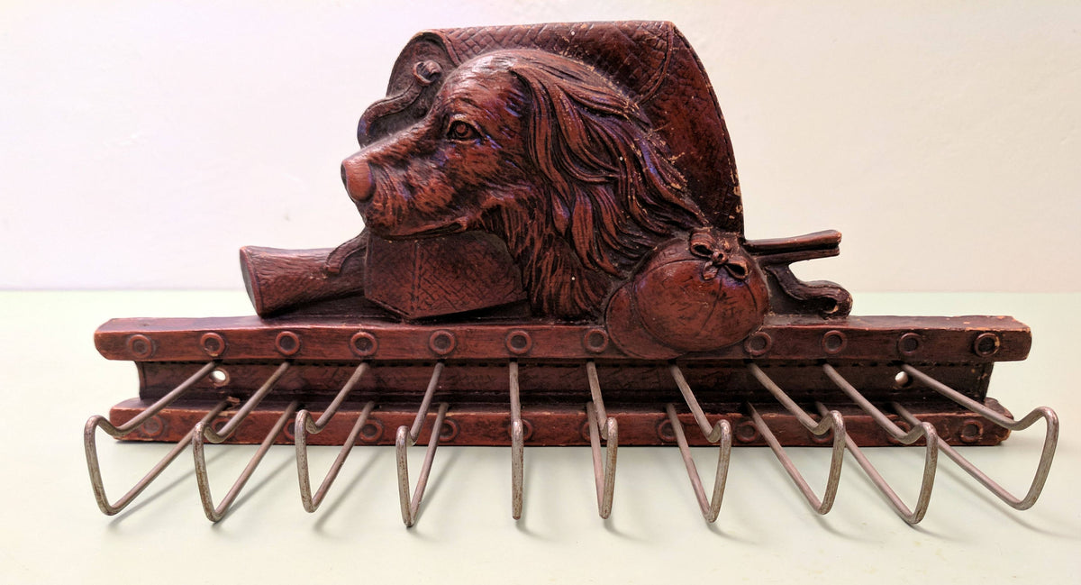 Syroco Pressed Wood hunting scene belt and tie rack F*S – Reticulum